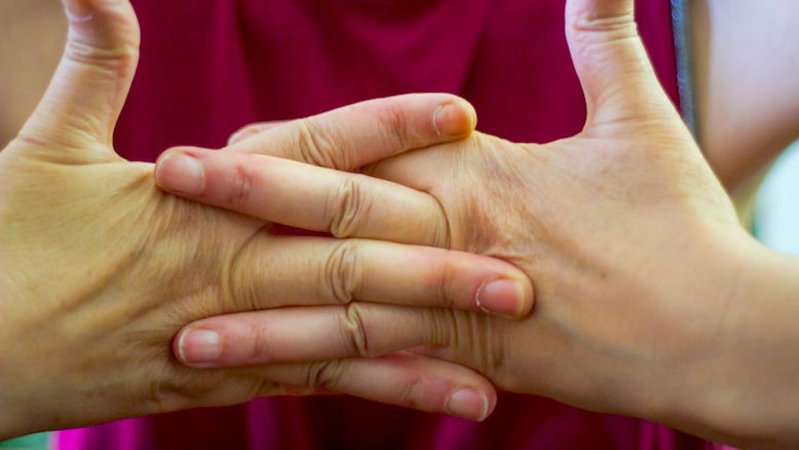 Krak! Is je vingers knakken slecht voor je gewrichten? - Radar - het ...