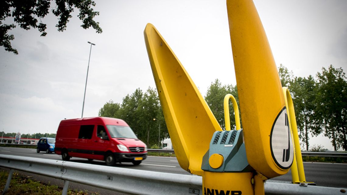 Gele praatpaal langs snelweg verdwijnt - Radar - het ...
