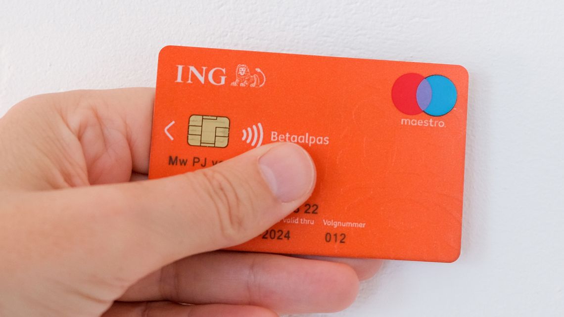 ING stopt met magneetstrip betaalpassen: kun je nog overal pinnen ...