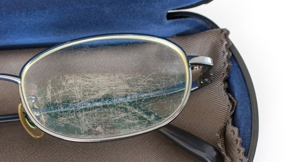 Kun je zelf krassen uit je bril verwijderen? Dit zeggen opticiens | Radar