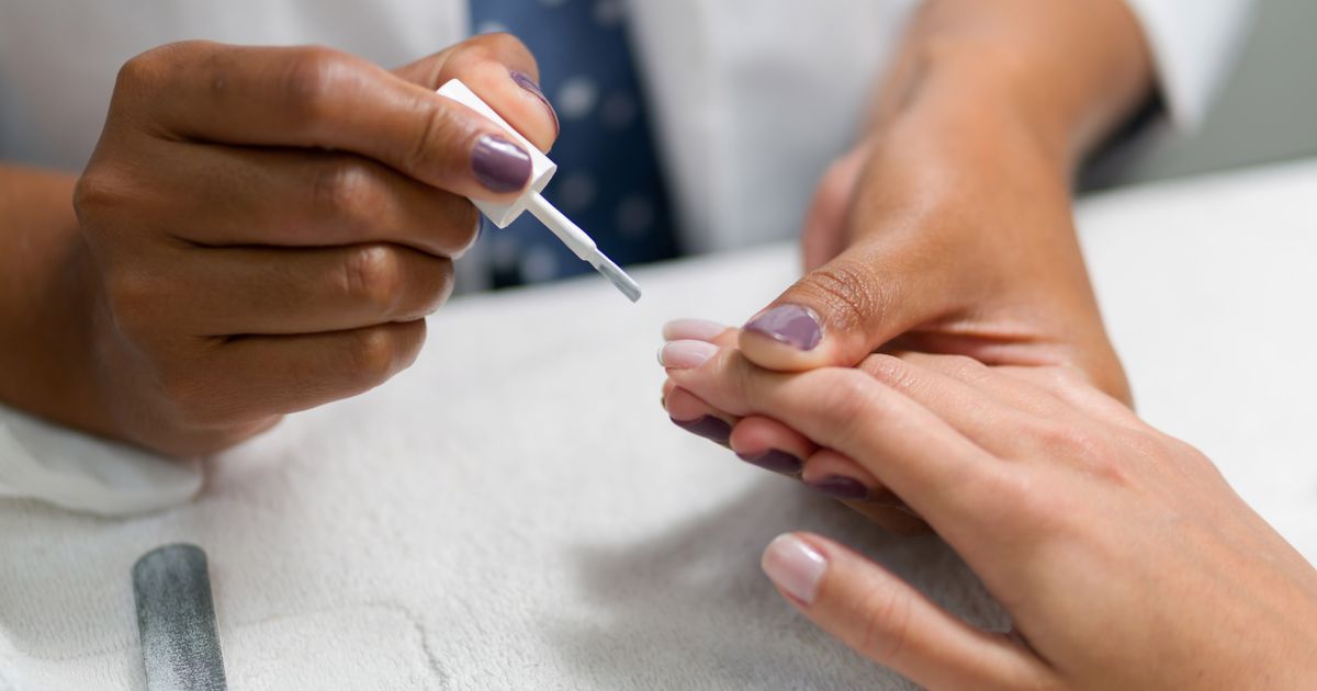 Geen kunstheup door gelnagels? Zo voorkom je de kans op een allergie ...